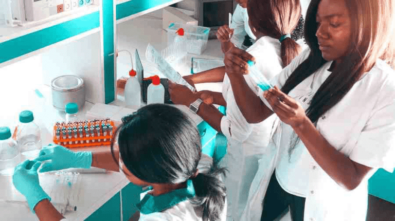 Balancing Research Responsibilities and Clinical Rotations | Elite Medical Prep